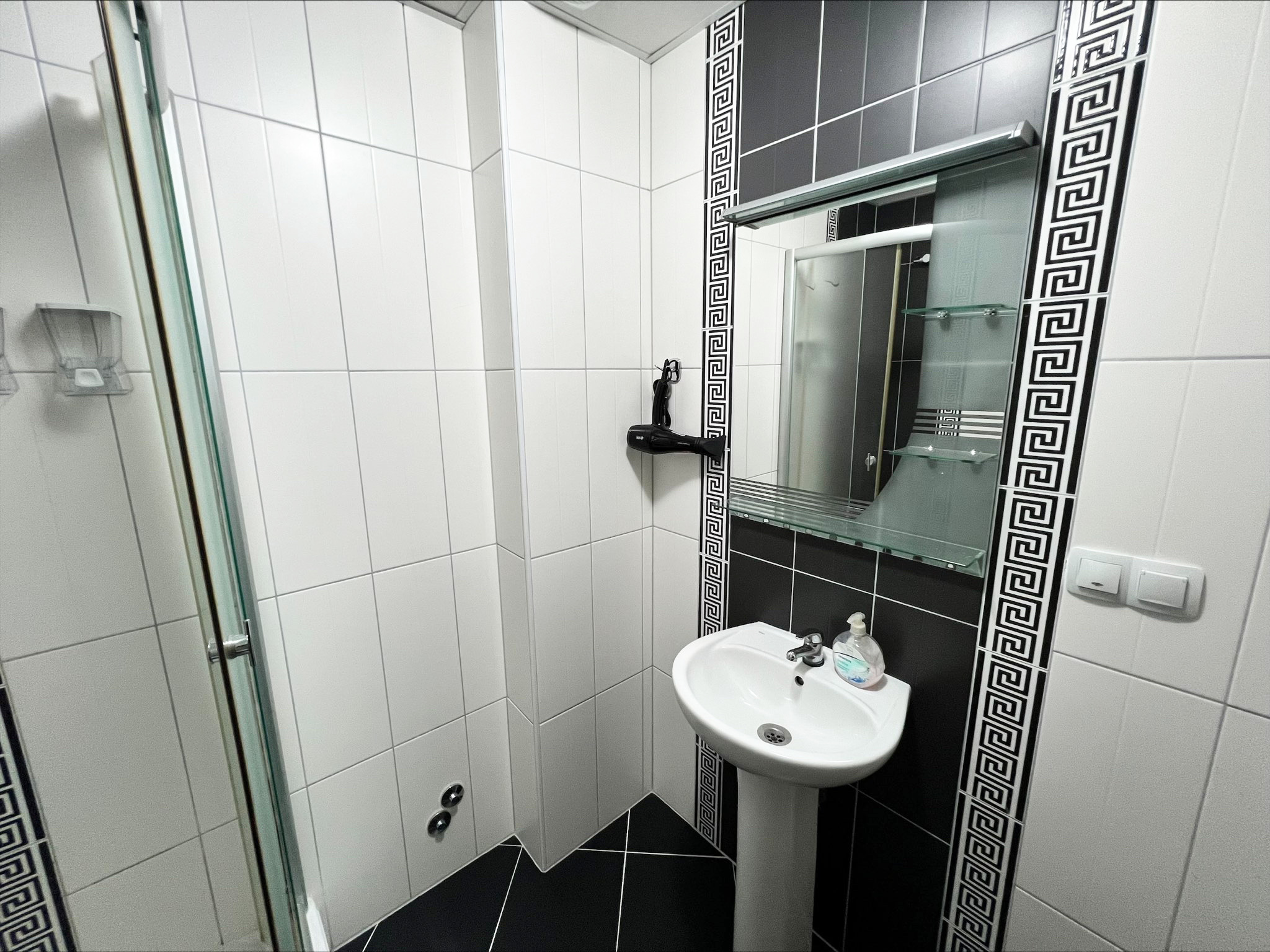 Writerity School｜北マケドニア留学 –英語× ITの学校 | ヨーロッパ留学のアイリス